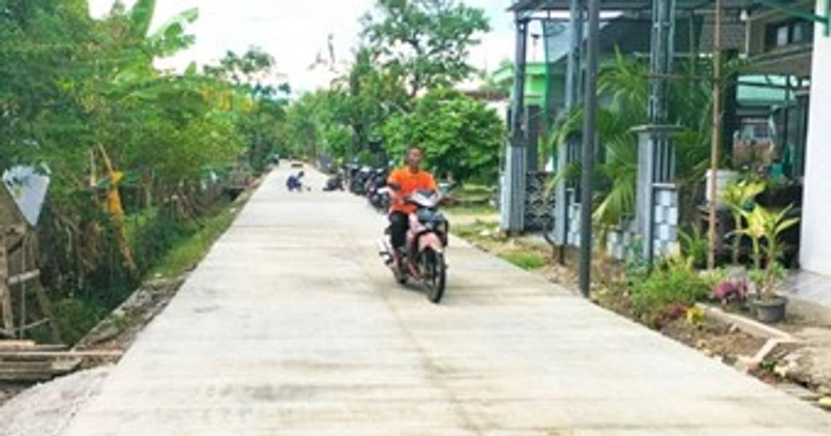 Jalan Desa Desa Lengkong-Balen Kini Mulus Akibat Pengerjaan Rigid Beton ...